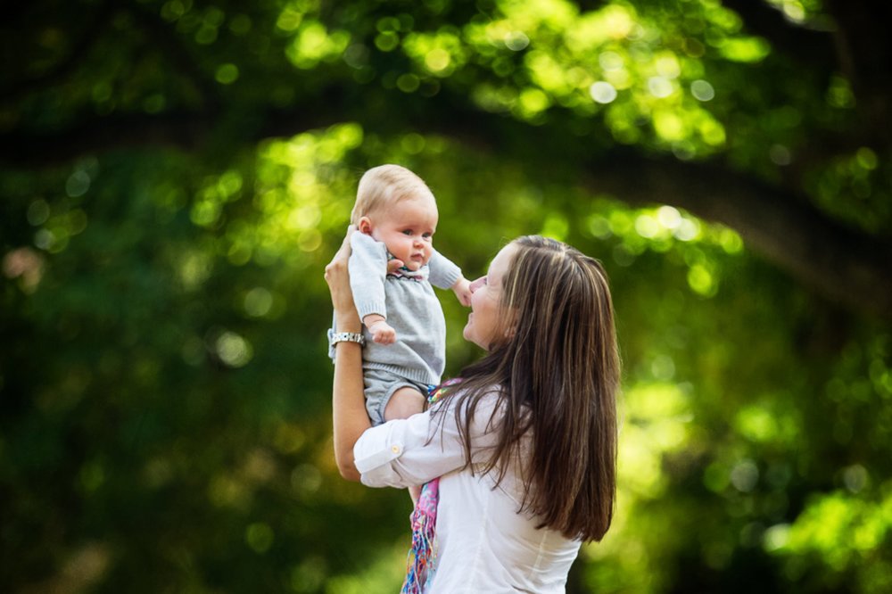 "Mami dhe babi dinë t'ju mbajnë që të mos bini", çfarë mbajmë mend nga ...