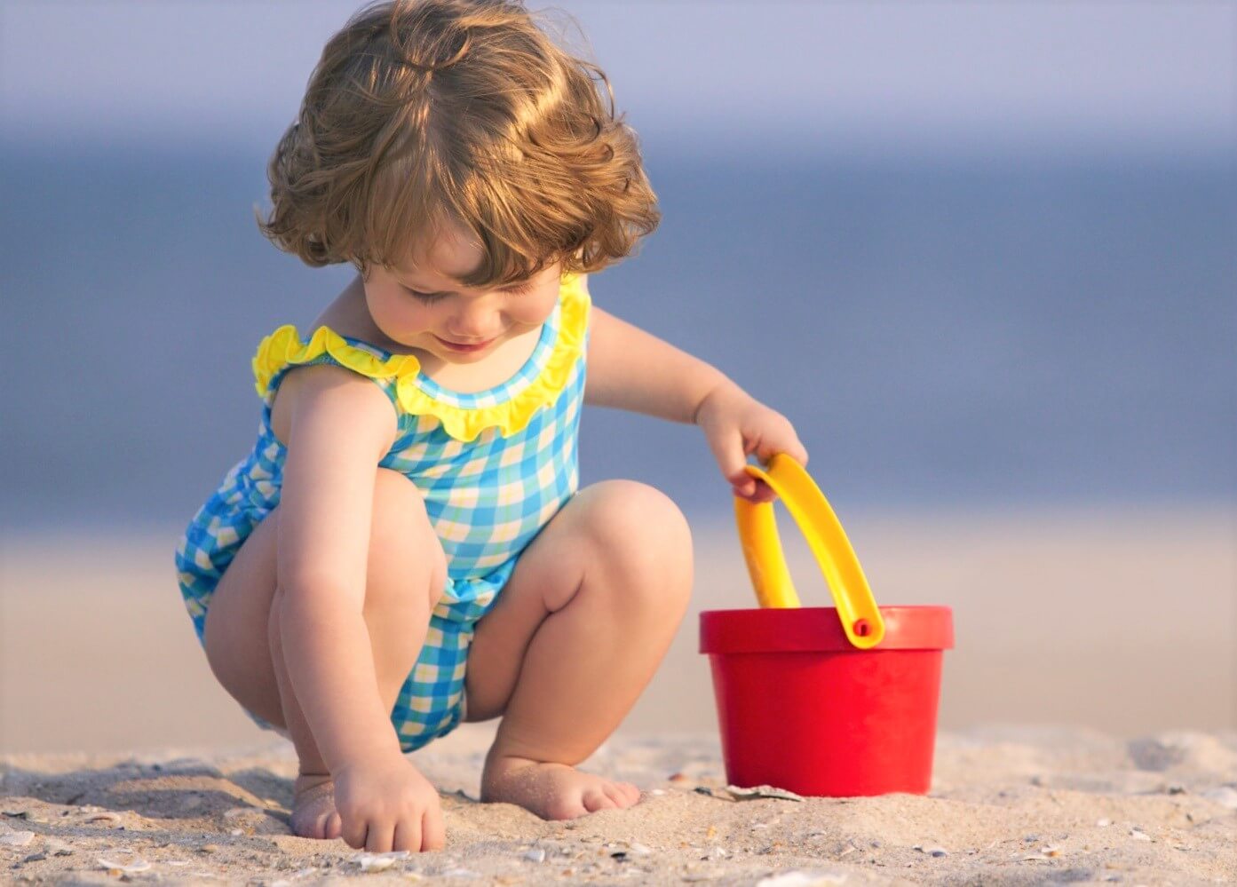 7 arsye pse duhet t’i merrni fëmijët me vete në plazh - pernenat.al