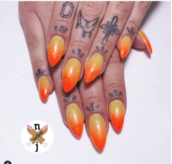 10 modele për ngjyrat dhe dizajnin e thonjve për këtë verë - pernenat.al