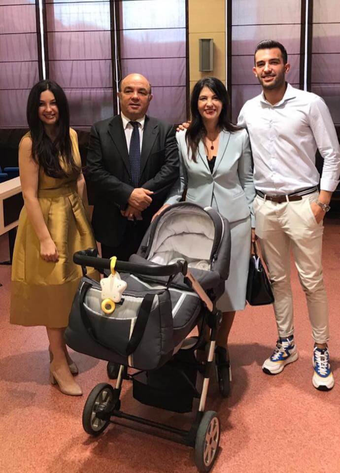 Jozefina Topalli shfaqet për herë të parë me nipin/ FOTO - pernenat.al Jozefina Topalli shfaqet për herë të parë me nipin/ FOTO - pernenat.al