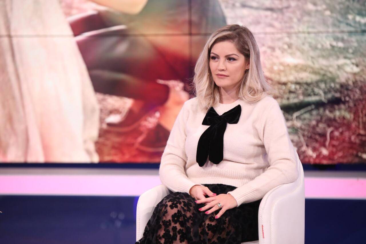 Jona Kalemaj ka dy fjalë për dashurinë e saj më të pastër/ VIDEO ...